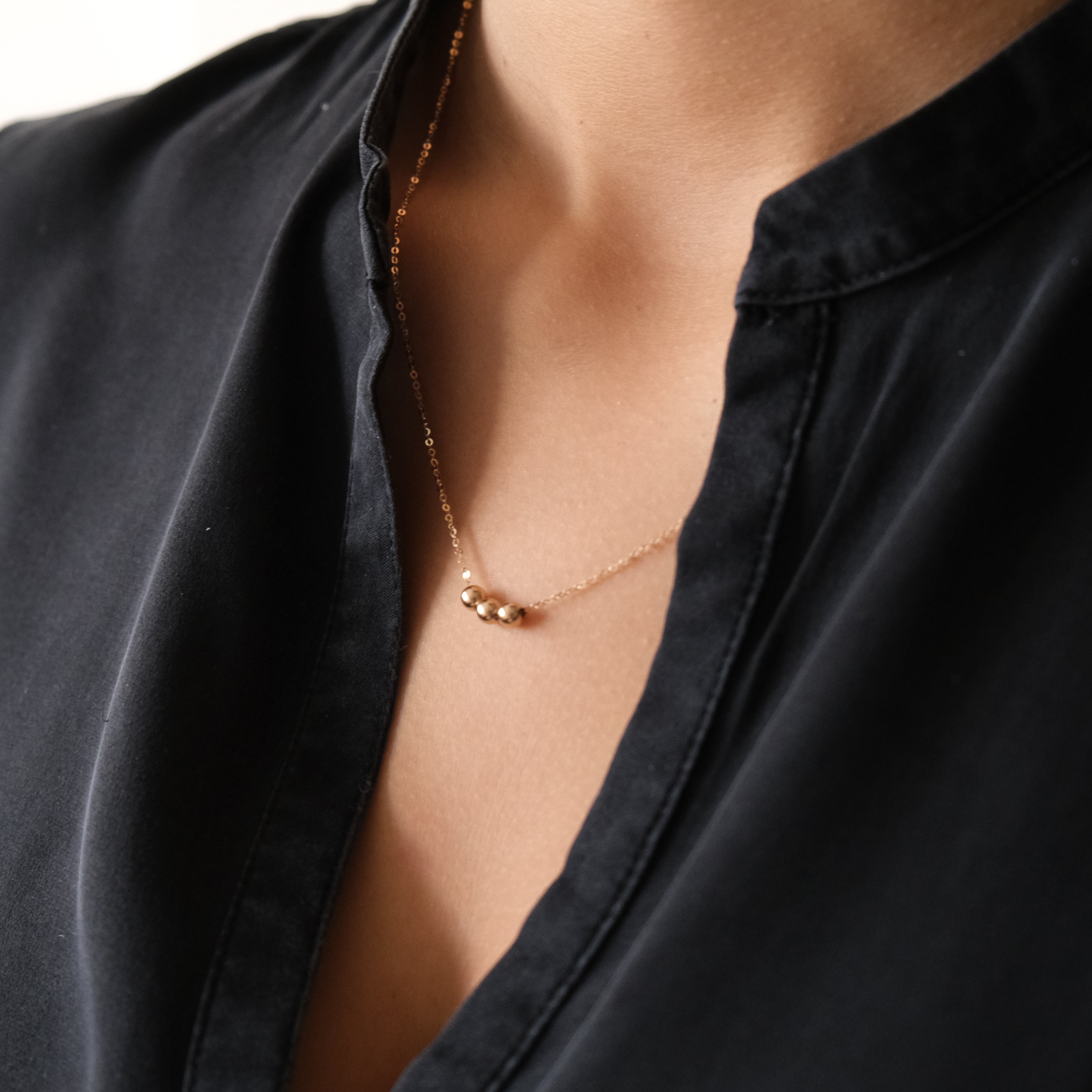 Minimalist Ball Necklace in 14k Gold – Vivien Frank Designs